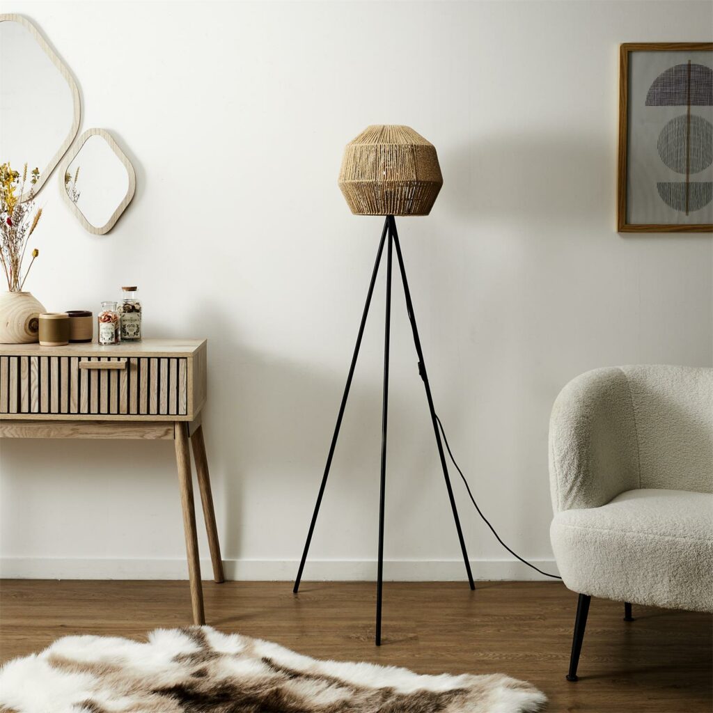 Lampadaire en métal et corde